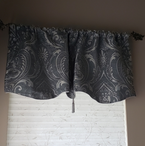 Croscill | Accents | Croscill Gabrijel Damask Window Valance | Poshmark